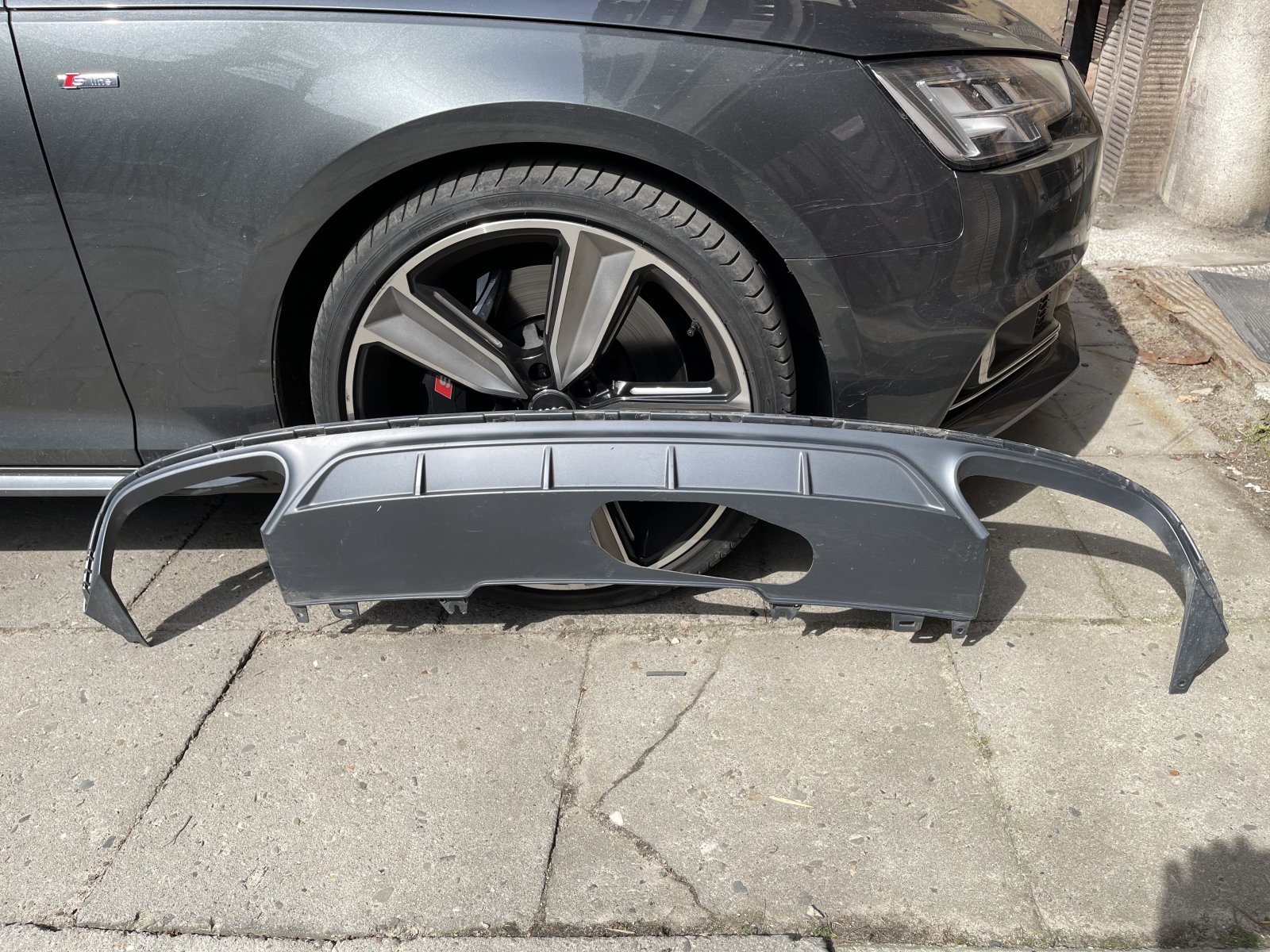 Dokładka wydechu dyfuzor pierwszy lift s-line - A4 B9 - Audi A4 Klub Polska